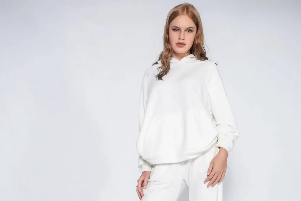 Budget-Smart Athletics: Experto's Custom Tracksuits